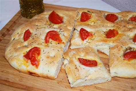 Focaccia Z Pomidorami I Tymiankiem Przepis PrzyslijPrzepis Pl