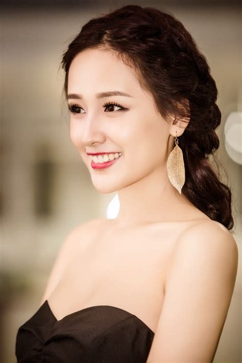 Mai Phương Thúy đẹp rạng rỡ Thảo Trang khoe thân kín đáo