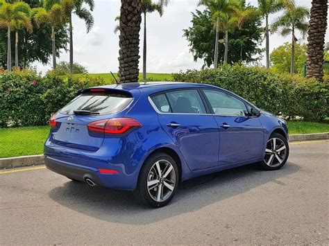 Manejamos el KIA Forte Hatchback tan bueno como el sedán pero más