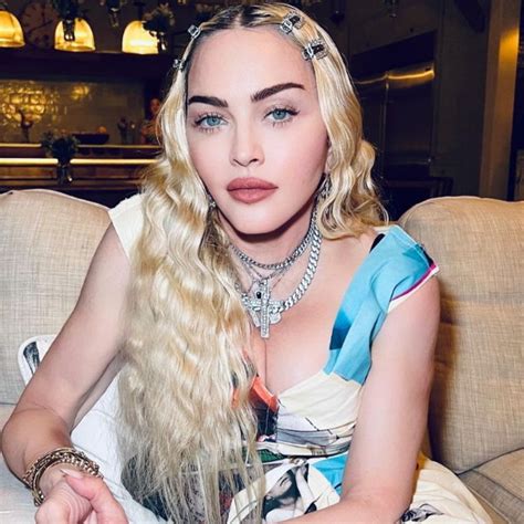 Onde está a Madonna Cantora posta foto rara os filhos e rosto