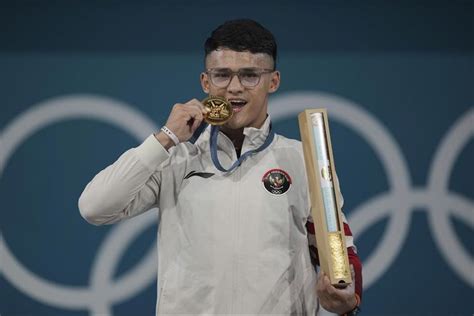 Rizki Juniansyah Raih Emas Pertama Angkat Besi Indonesia Di Olimpiade