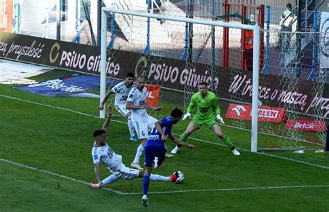 Piast Gliwice Śląsk Wocław pod szatniami