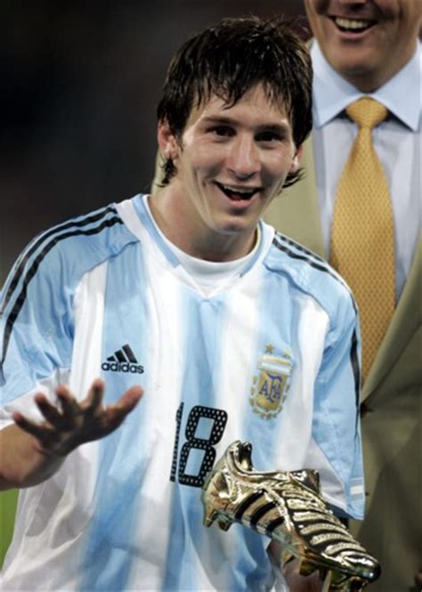 Biografi Lionel Messi Dalam Bahasa Inggris Tulisan