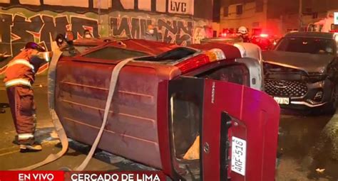 Cercado de Lima seis heridos tras violento choque entre miniván y