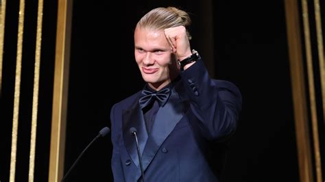 Ballon d Or 2023 Erling Haaland gewinnt Gerd Müller Trophäe für besten