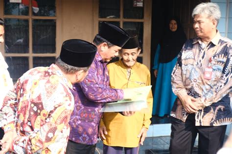 Suasana Menteri Atr Bpn Hadi Tjahjanto Dikerumuni Warga Garut Saat