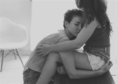 Pareja De Lesbianas Juntos En El Interior Concepto Foto Premium