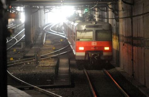 S Bahn In Stuttgart Bremsen Blockieren S Bahn Kann Nicht Fahren
