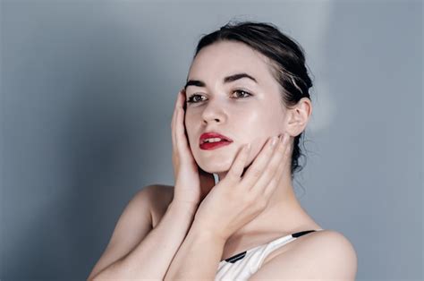 Premium Photo Portrait Of A Beautiful Woman Head Is Turned To The