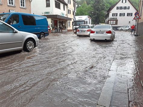Unwetter über Calw Heftiger Regen überflutet einige Straßen Calw