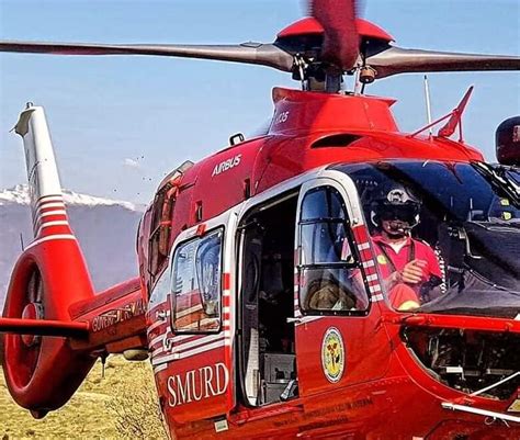 Un barbat din Pașcani agresat cu o furcă a fost adus de urgență cu
