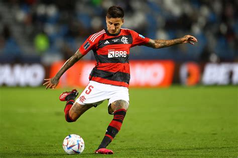 Roger Flores revolta torcedores após criticar Erick Pulgar