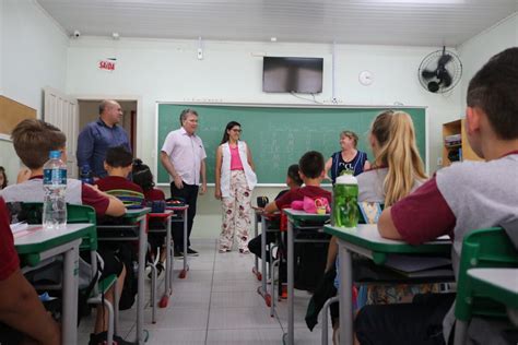 Aulas na rede municipal iniciam nesta quarta feira PRIMEIRA PÁGINA SC