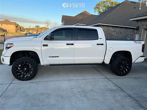 Rough Country Suspension Lifts For Toyota Tundra