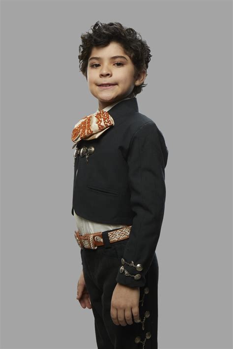 Elenco y personajes de El Rey Vicente Fernández serie protagonizada