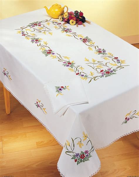 Nappes à Broder Nappes Margot Broderie à Broder Anémones Nappe 140 X