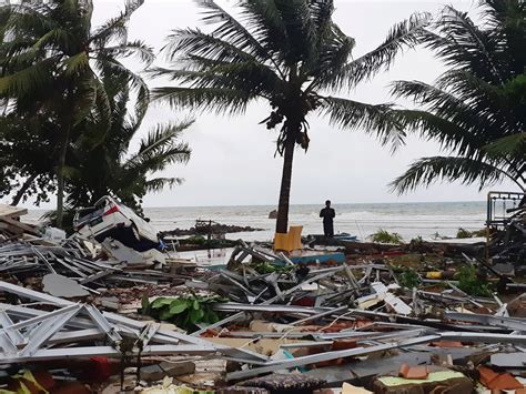 Tsunami deixa mortos e feridos na Indonésia FOTOS Mundo G1
