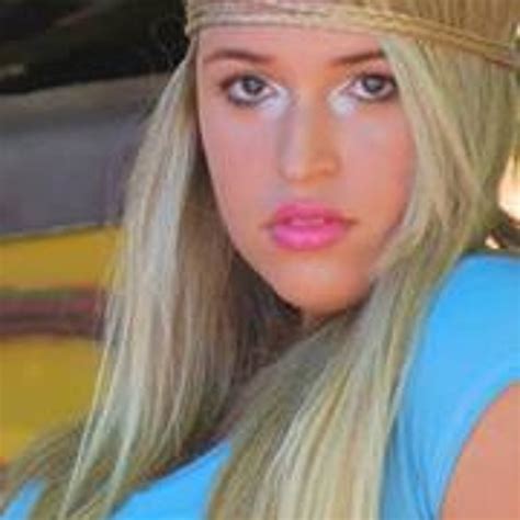 Stream Fernanda Limeira Music Listen To Songs Albums Playlists For
