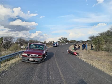 Grave albañil al chocar en su moto contra camioneta Notigram
