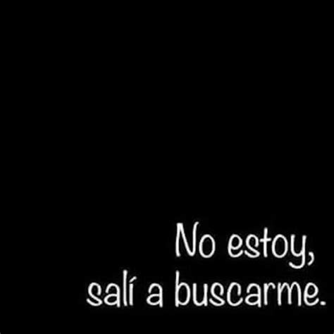 A Black And White Photo With The Words No Estoy Sal A Buscarme