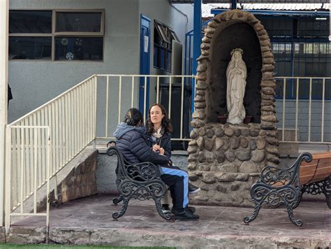 Apóstoles al servicio de los demás Colegio Santa Teresa de Jesús de
