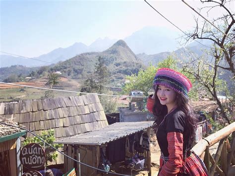 Lại thêm một cô gái trong trang phục dân tộc H Mông xinh đẹp khiến dân