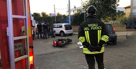 Tragedia A Catanzaro Scontro Mortale Tra Auto Moto Nel Quartiere Lido