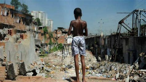 Extrema pobreza do Brasil cai para a mínima histórica em 2020 diz