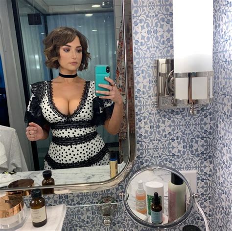 Milana Vayntrub Net Worth 2019