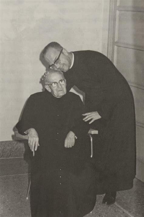 A Gazeta O Exorcista do Papa a história do padre italiano que