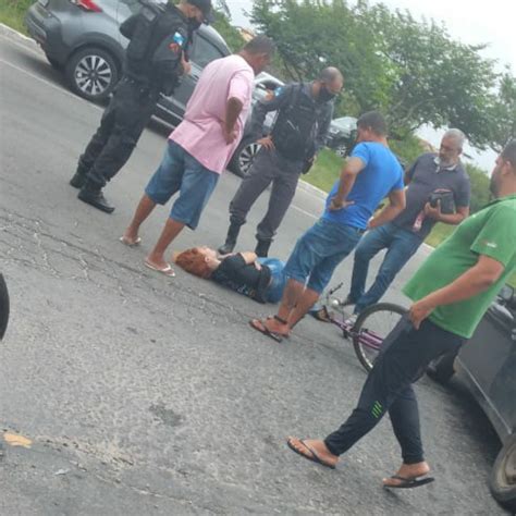 Colisão entre carro e bicicleta deixa mulher ferida na Wilson Mendes em