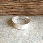 Jonc en argent strié OMYOKI bijoux de créateur équitables