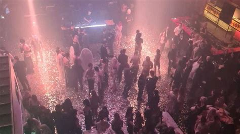 La fiesta de celebridades casi desnudas que provocó un escándalo