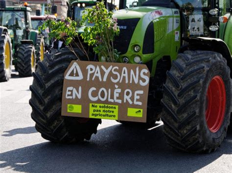 Manifestation Des Agriculteurs Sur L A Une D Viation Mise En Place