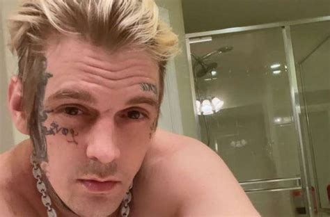 Aaron Carter é encontrado morto em banheira e polícia investiga