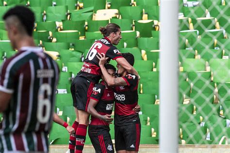 Acompanhe as fotos do clássico entre Fluminense e Flamengo Gazeta
