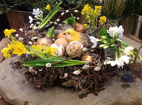 32 Ideen für eine erfrischende Osterdeko mit Blumen