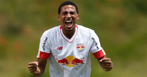Red Bull Bragantino anuncia a contratação do zagueiro Eduardo Santos em