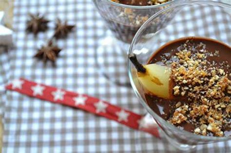 Poires pochées et coulis de chocolat pralin de Hum ça sent bon et ses