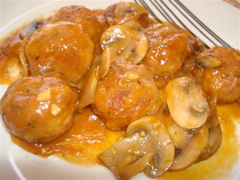 A LA MESA Y RICO Albóndigas de pollo en salsa