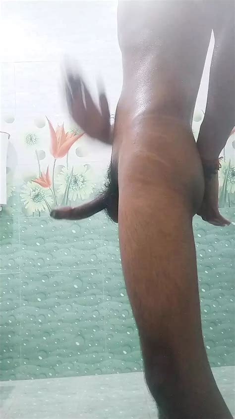 Un Demi Frère Indien Vierge Se Masturbe Branlette Dans La Salle De Bain Xhamster