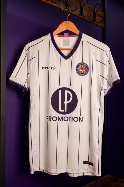 Le Toulouse FC dévoile son nouveau maillot domicile 2022 2023 conçu par