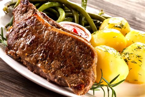 Bisteca bovina na panela de pressão Aprenda como fazer