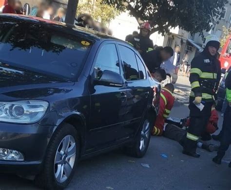 Familie SPULBERATĂ de mașină pe o trecere de pietoni din Drăgănești Olt