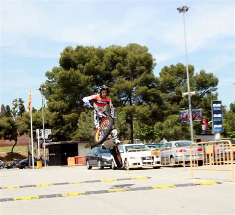 Toni Bou Si Allena Al Camp Nou Di Barcellona Motoblog