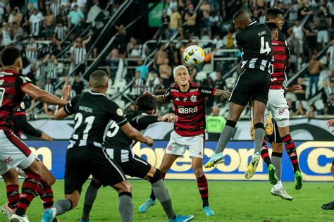 Saiba onde assistir ao vivo Botafogo x Flamengo pelo Brasileirão