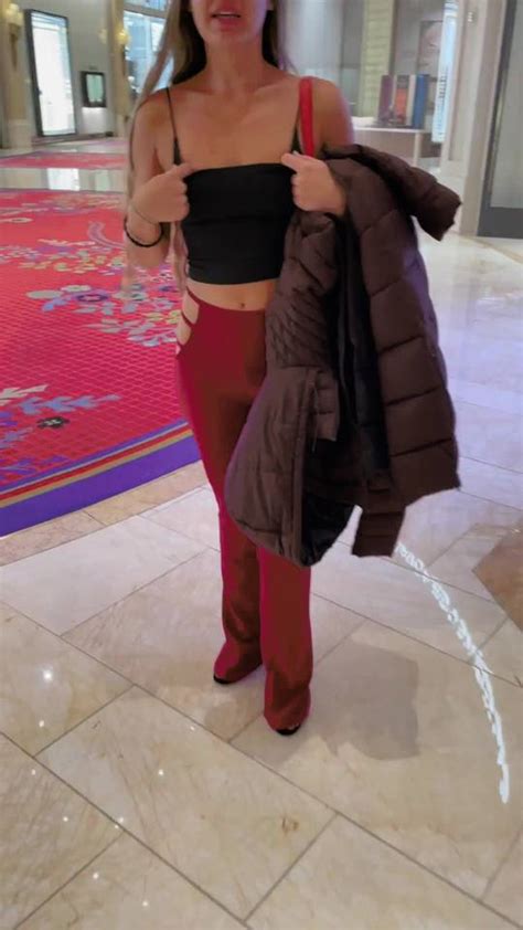 Flashing In My Hotels Lobby Scrolller