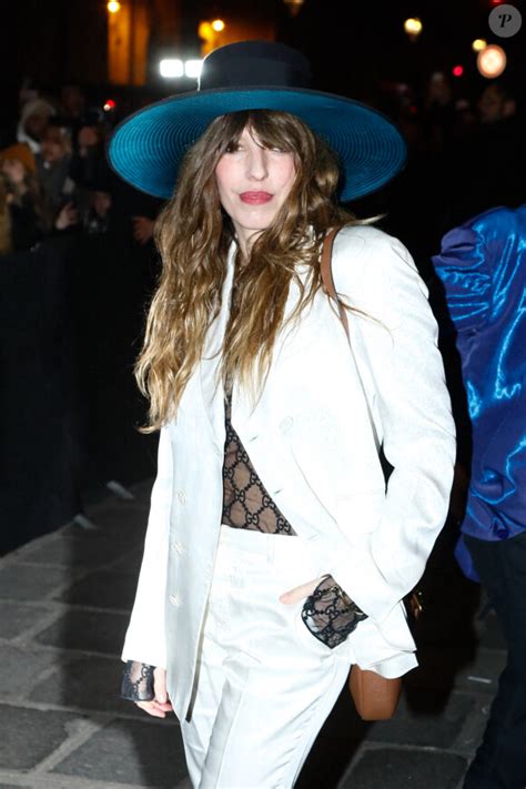 Lou Doillon fête son anniversaire dans la douleur photos d enfance