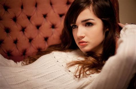 Moriah Pereira That Poppy Im Poppy That Poppy Poppy Images