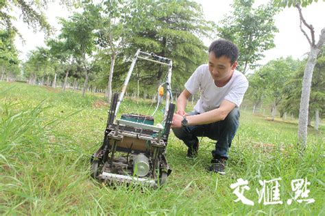 为果农爸爸亲手制作一台割草机